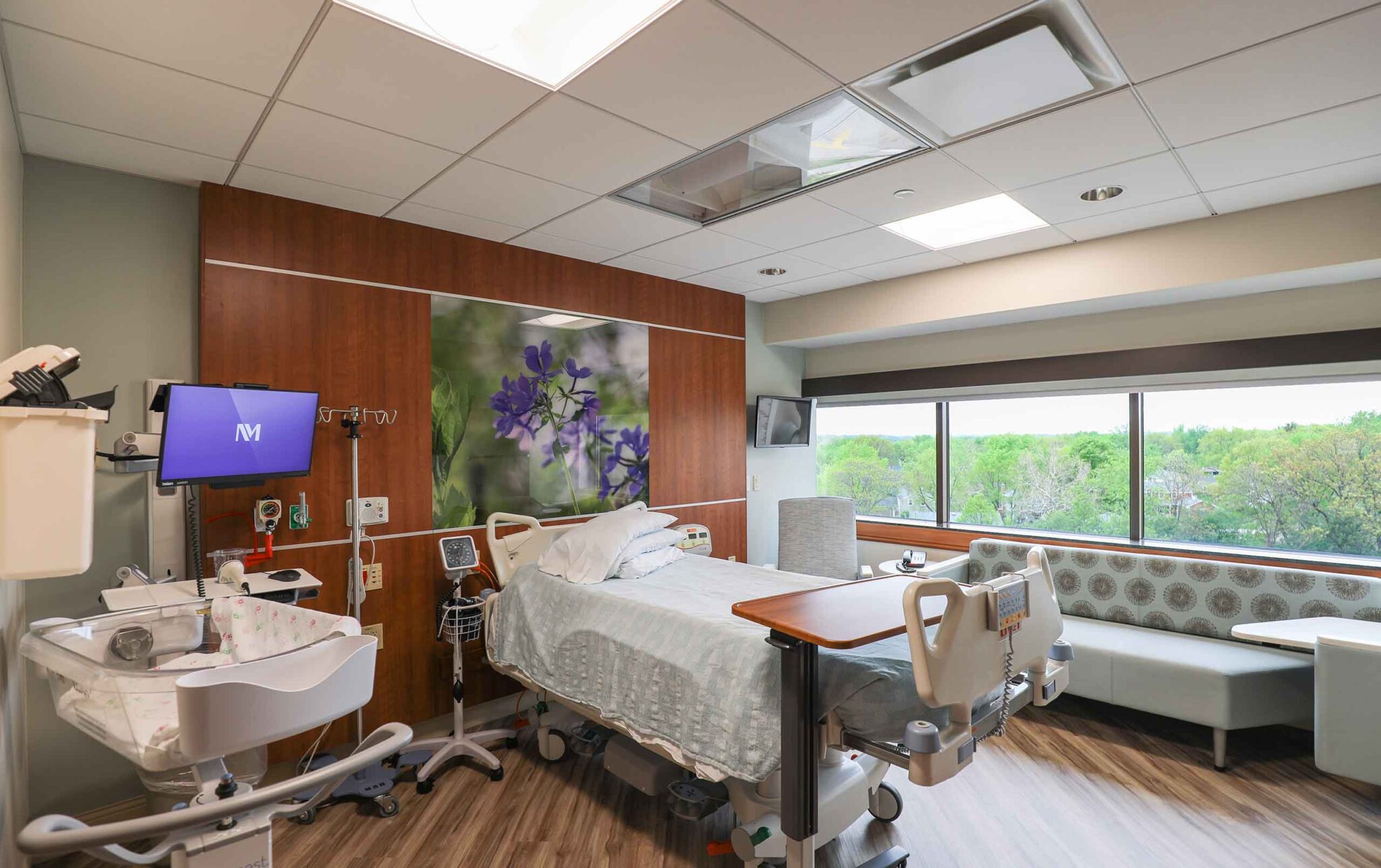 Central DuPage Hospital Mother/Baby Maternity Unit - Legat Architects